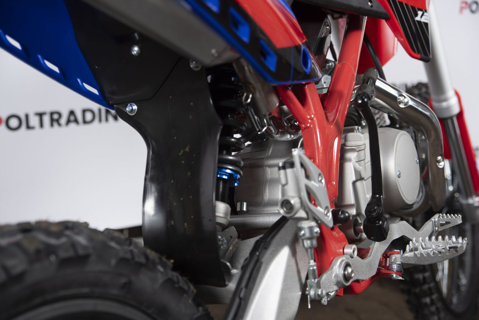Apollo Thunder 125cc crossmotor kopen | Semi-automaat